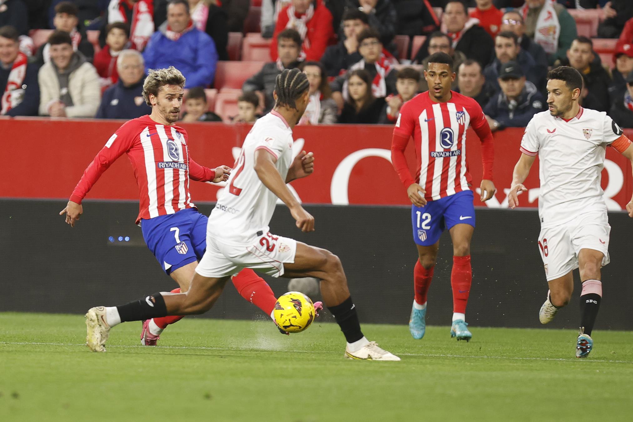 Liga: FC Séville bat l'Atlético Madrid et s'éloigne de la zone rouge